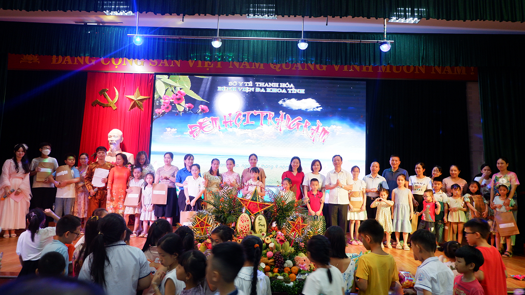 Ấm áp "Đêm hội trăng rằm" dành cho con cán bộ viên chức Bệnh viện Đa ...
